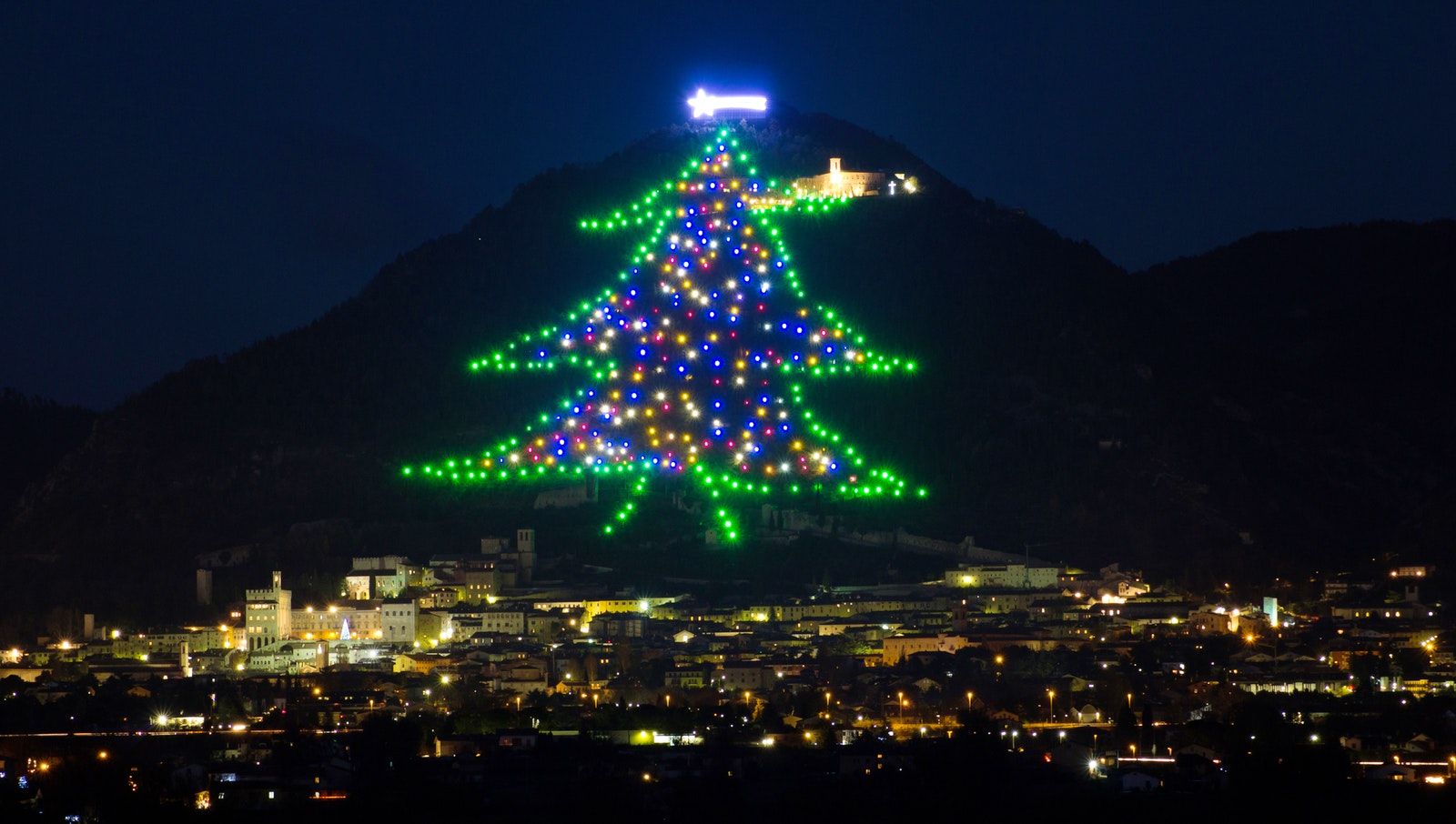 The Gubbio Christmas Tree – The world's biggest Christmas tree - Italy ...